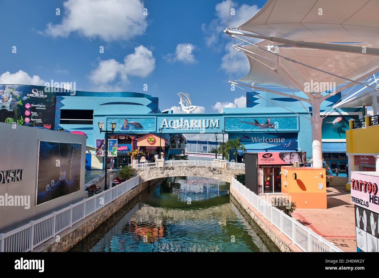 Shopping mall cancun quintana roo hi-res stock photography and images ...