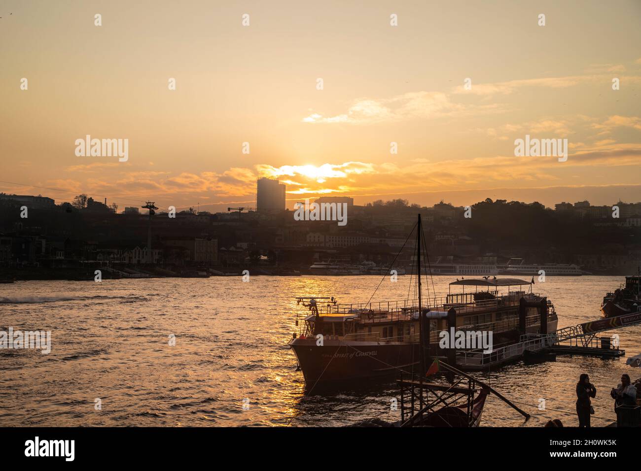 Porto sunset cathedral hi-res stock photography and images - Alamy