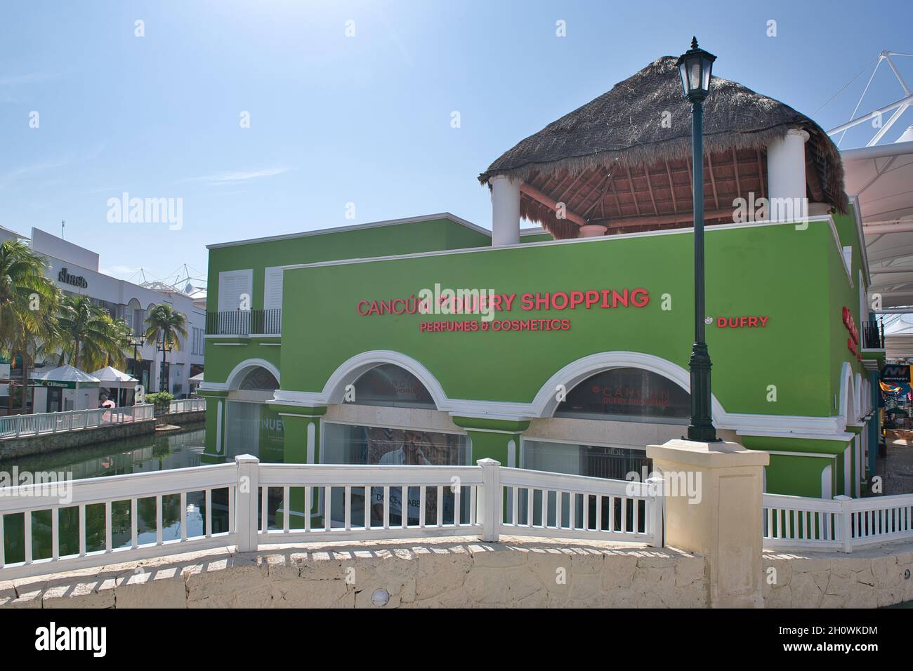 Quintana roo mall hi-res stock photography and images - Alamy