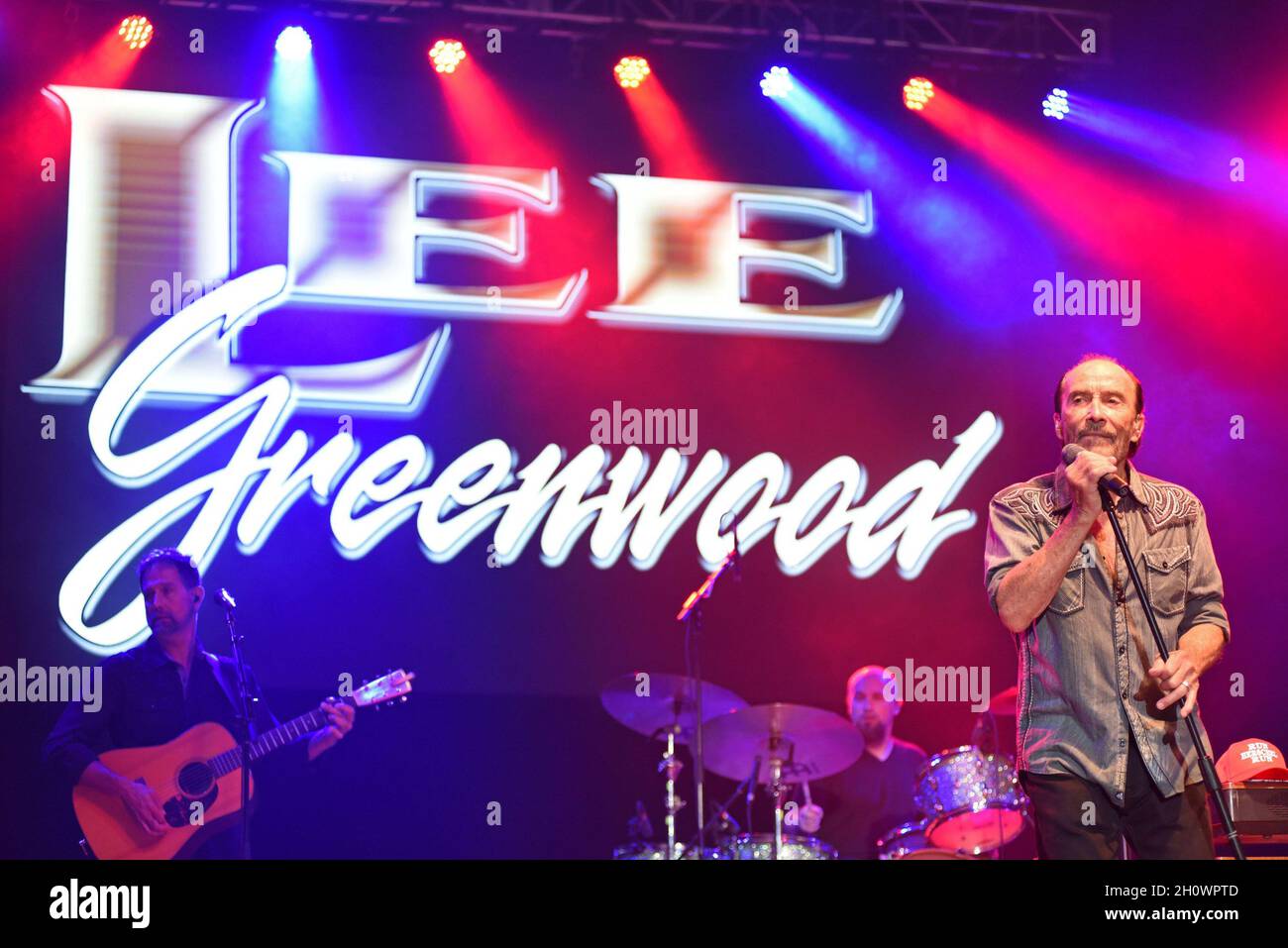 Hiawassee, GA, USA. 14th Oct, 2021. Lee Greenwood on stage for Lee ...