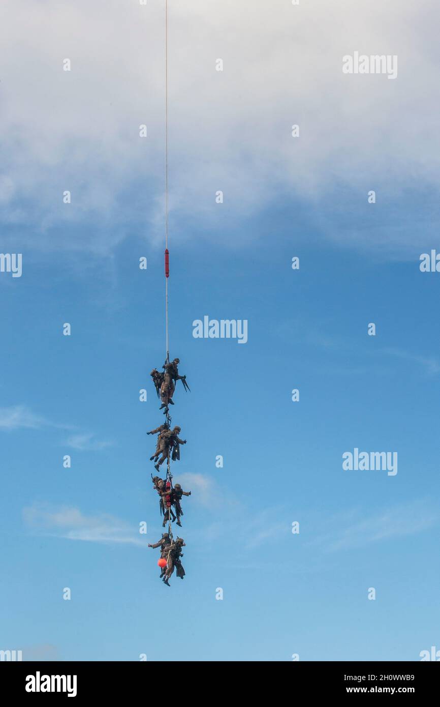 U.S. Marines with Alpha Company, 1st Reconnaissance Battalion, 1st ...