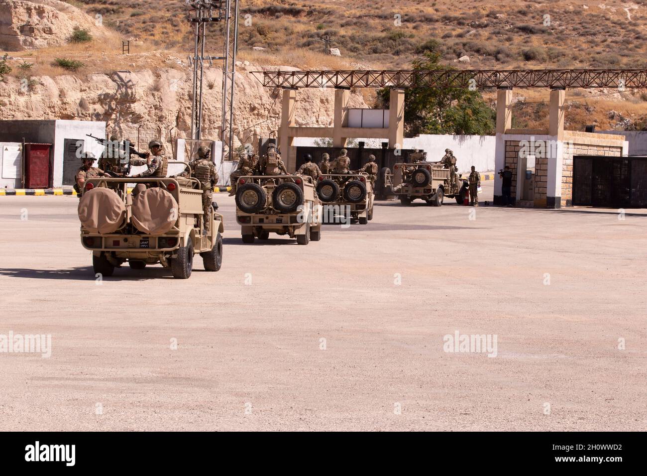 Soldiers from the U.S. Army 5th Special Forces Group (Airborne) and ...