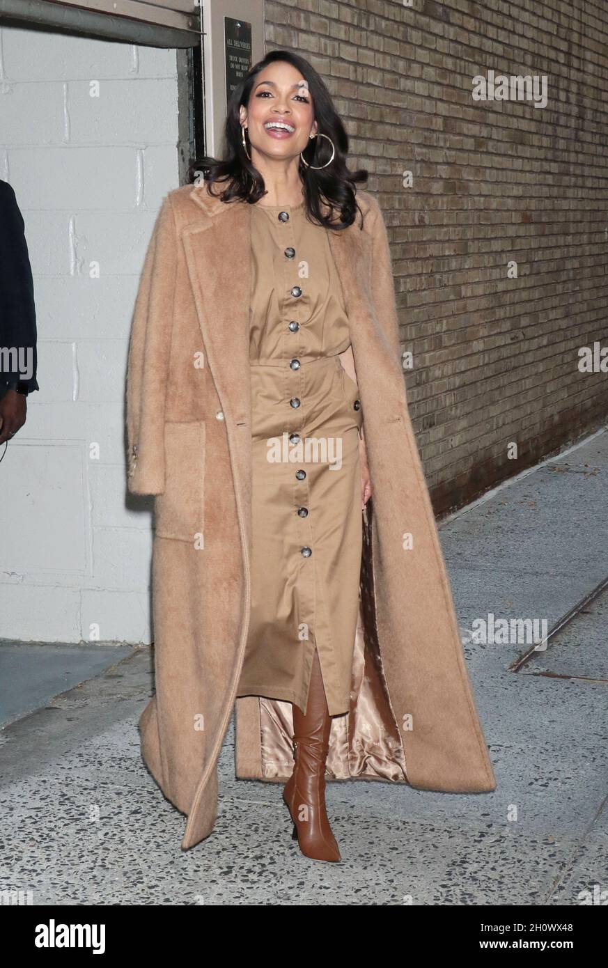 New York, NY, USA. 14th Oct, 2021. Rosario Dawson seen exiting Live ...