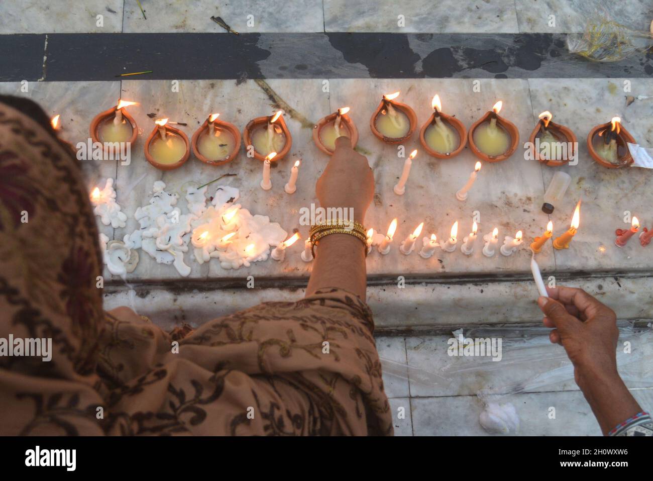 Pakistani Muslim devotees take part in the 398th birth anniversary Urs ...