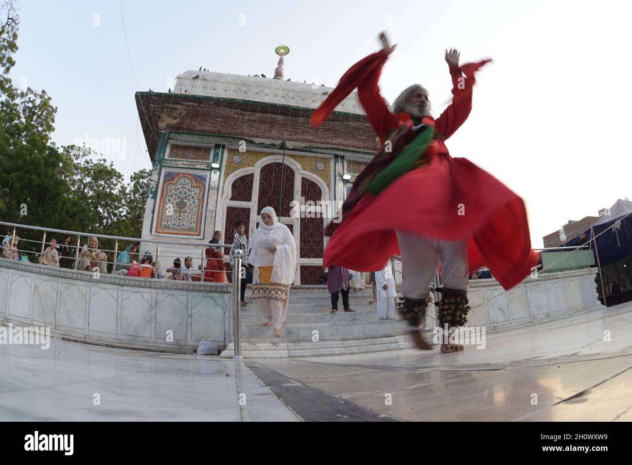 Pakistani Muslim devotees take part in the 398th birth anniversary Urs ...