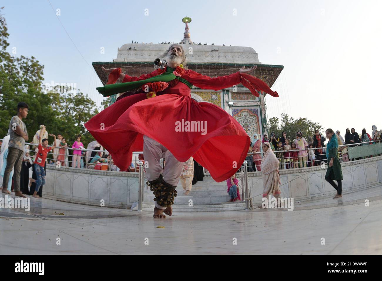 Pakistani Muslim devotees take part in the 398th birth anniversary Urs ...