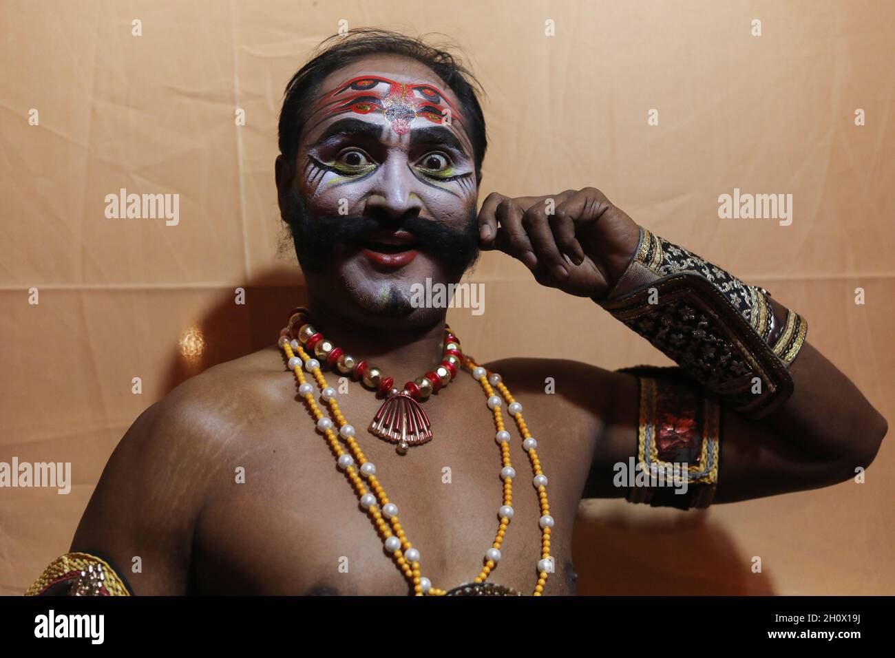 Drama artists makeup hi-res stock photography and images - Alamy