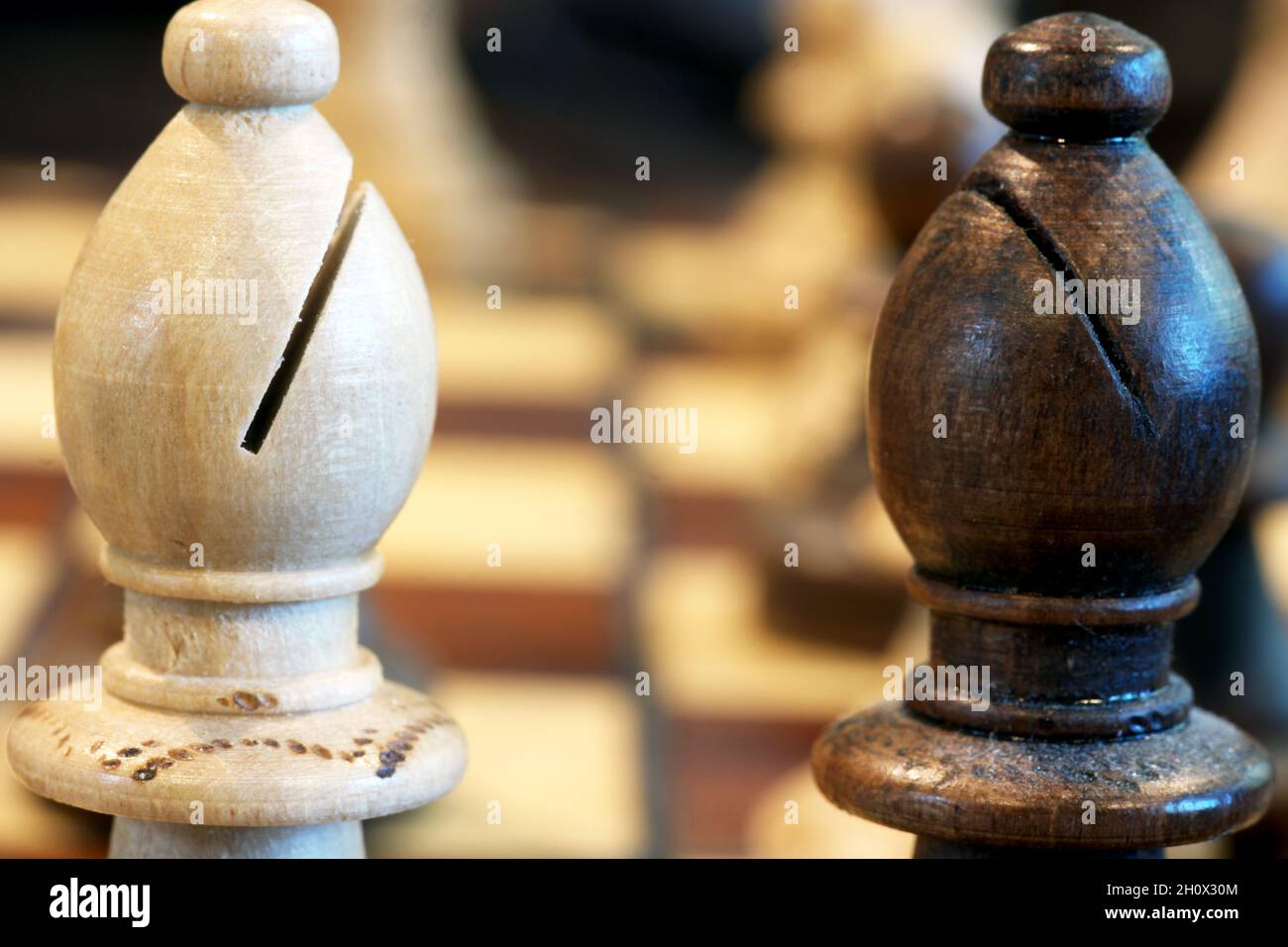 Black bishop chess hi-res stock photography and images - Alamy