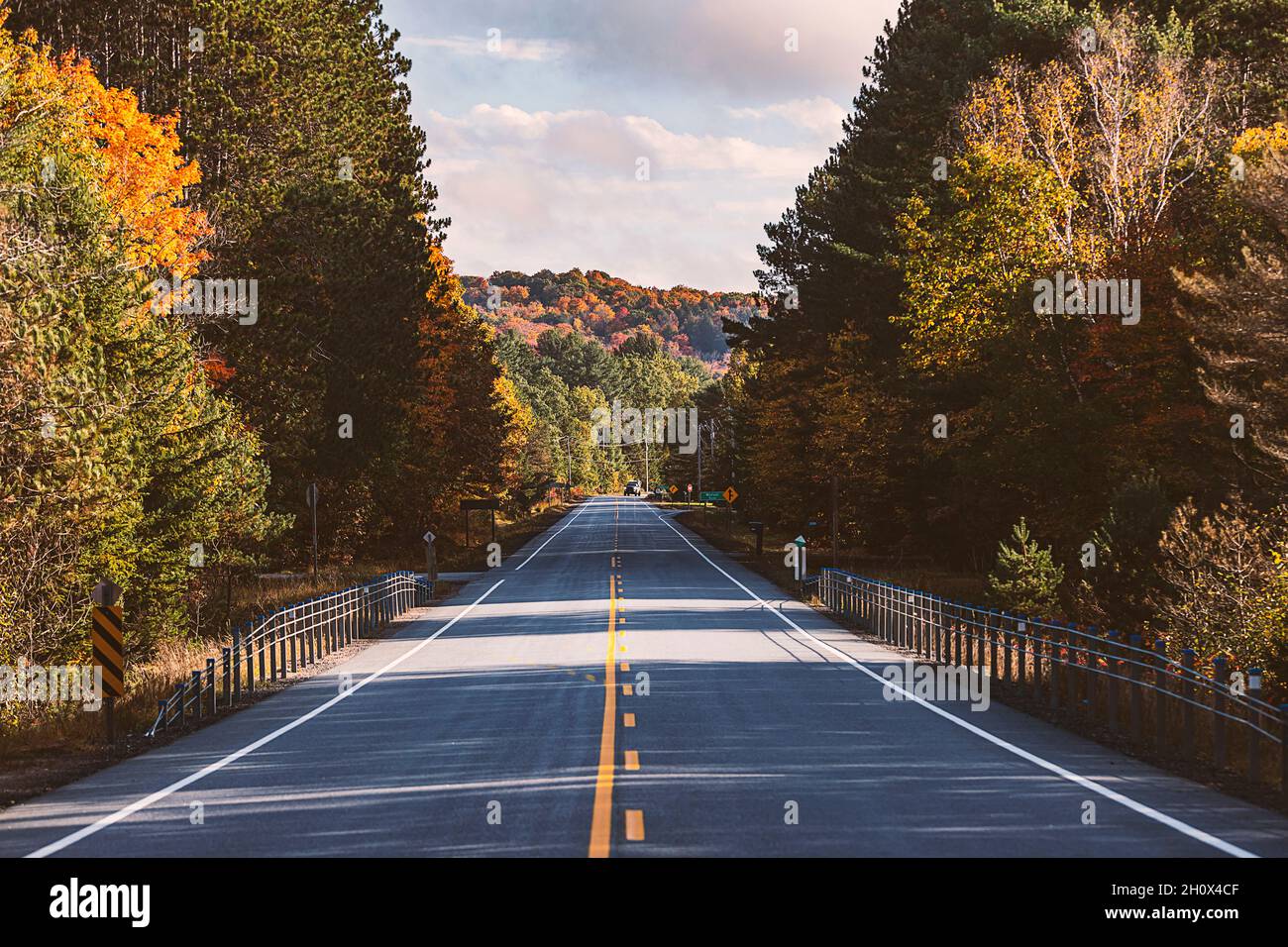 Those beautiful drives up north Stock Photo - Alamy