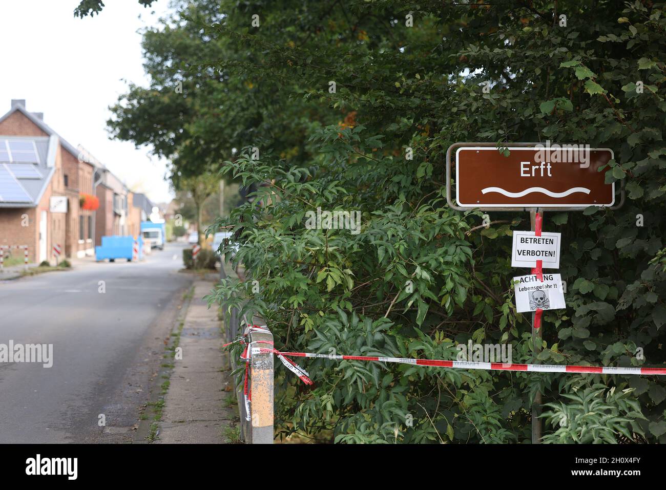 Erftstadt, Germany. 13th Oct, 2021. A sign behind a barrier tape on a ...