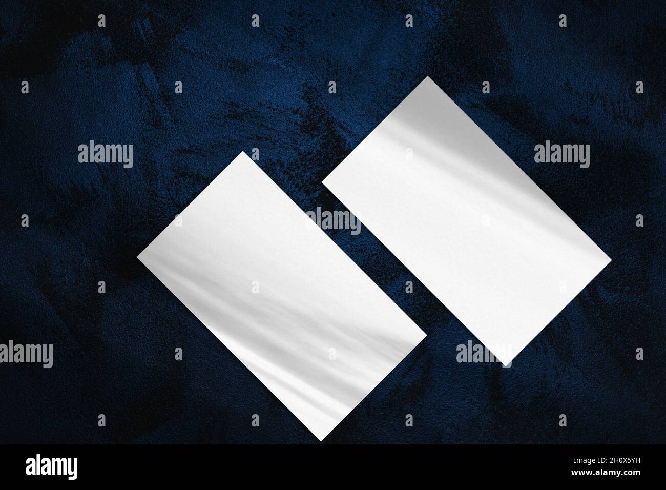Dark blue background hi-res stock photography and images - Alamy