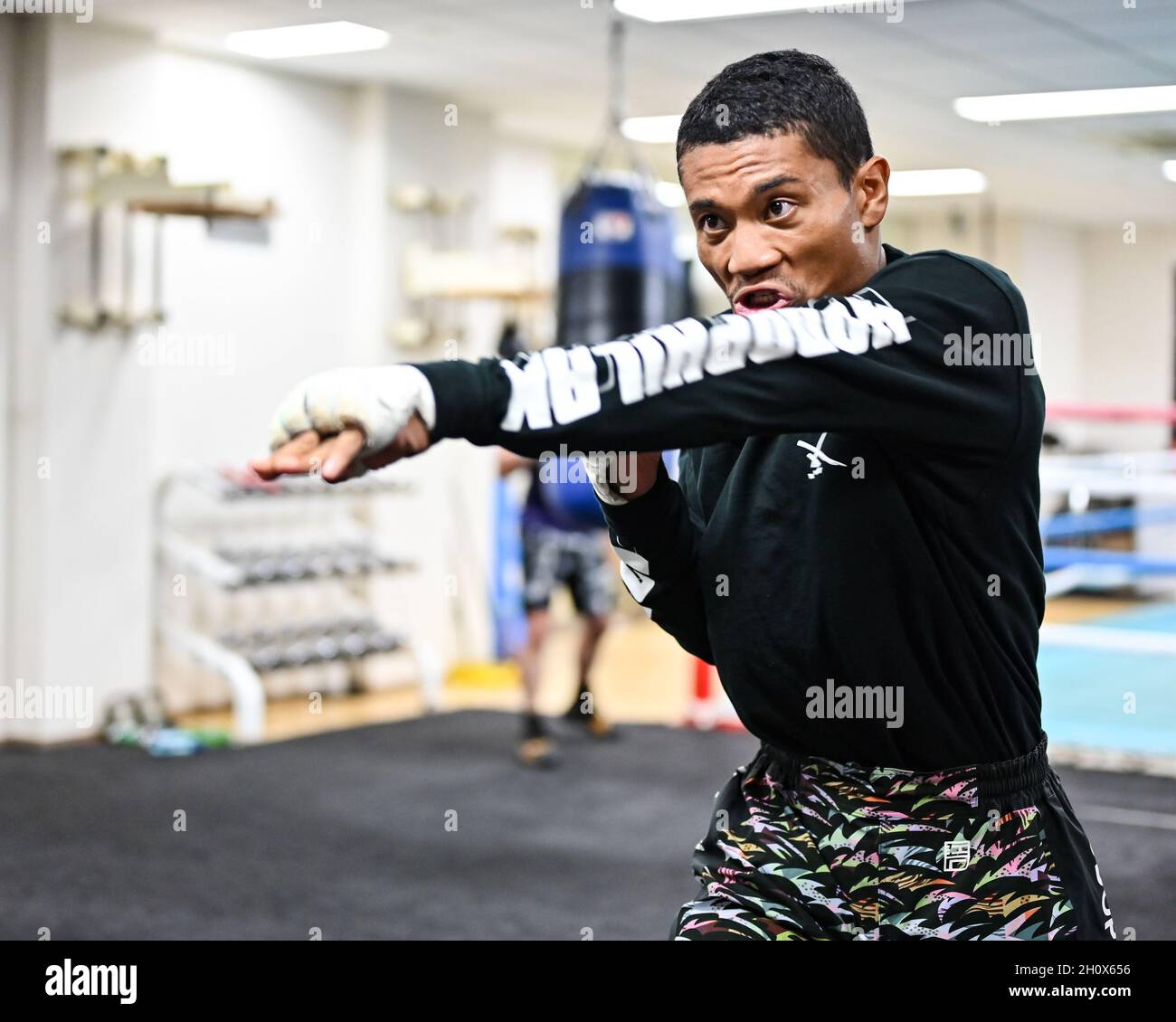 Yokohama, Kanagawa, Japan. 12th Oct, 2021. Andy Hiraoka Boxing : Andy ...