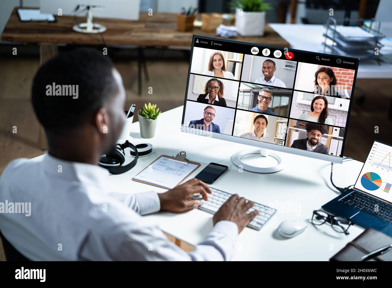 Night video conference online presentation hi-res stock photography and ...