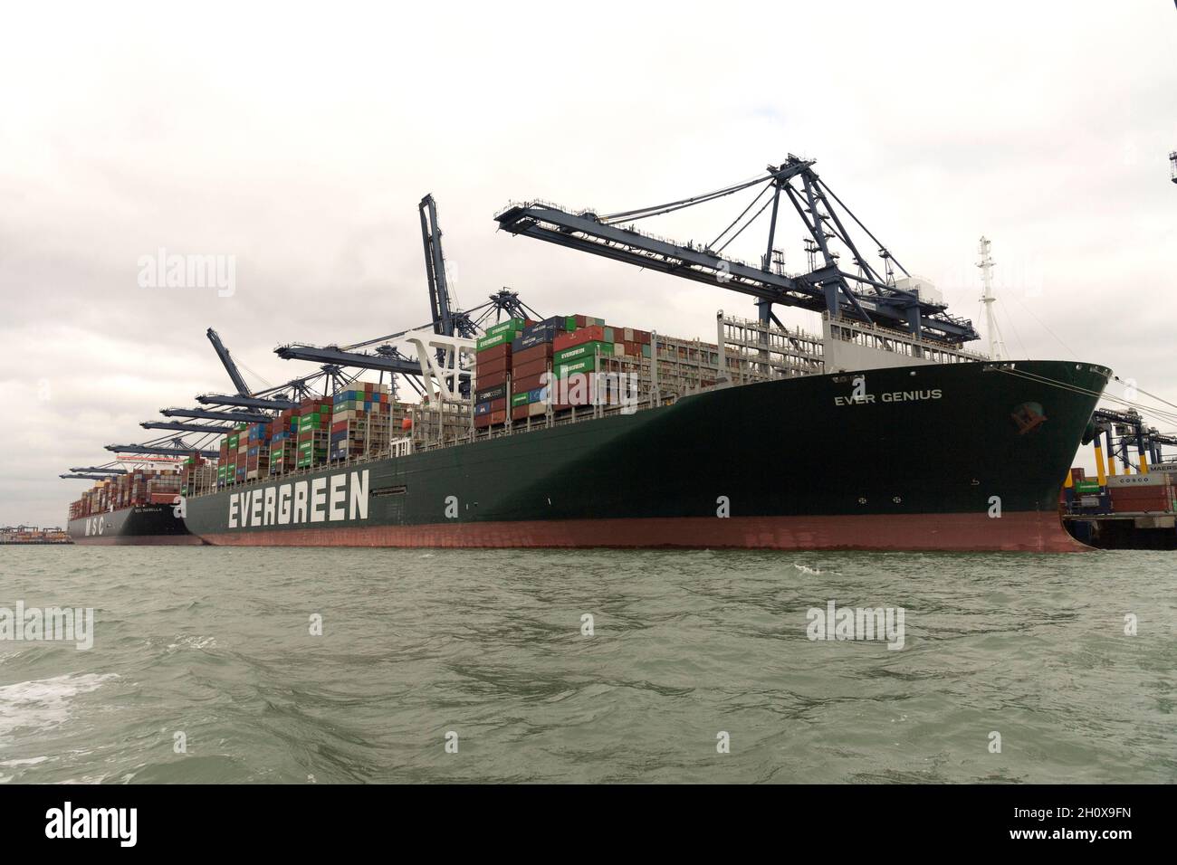 Backlog ship hi-res stock photography and images - Alamy