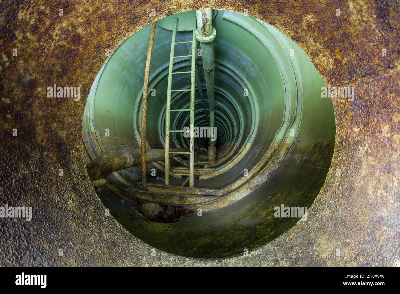 Rusty oil tank hi-res stock photography and images - Alamy