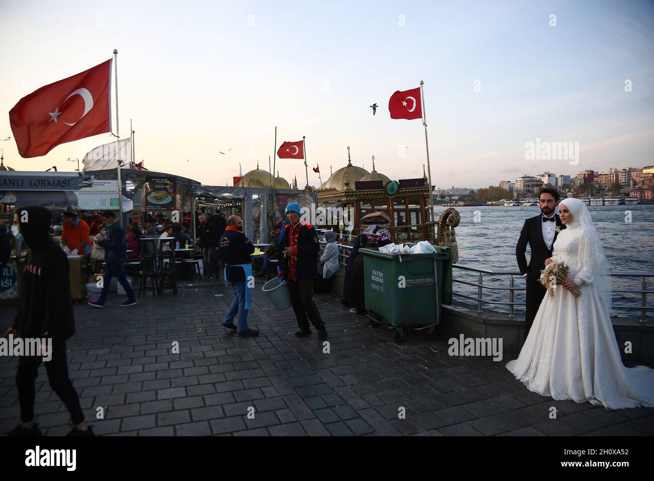 Istanbul, Turkey. 14th Oct, 2021. Bride and groom pose for a photo ...