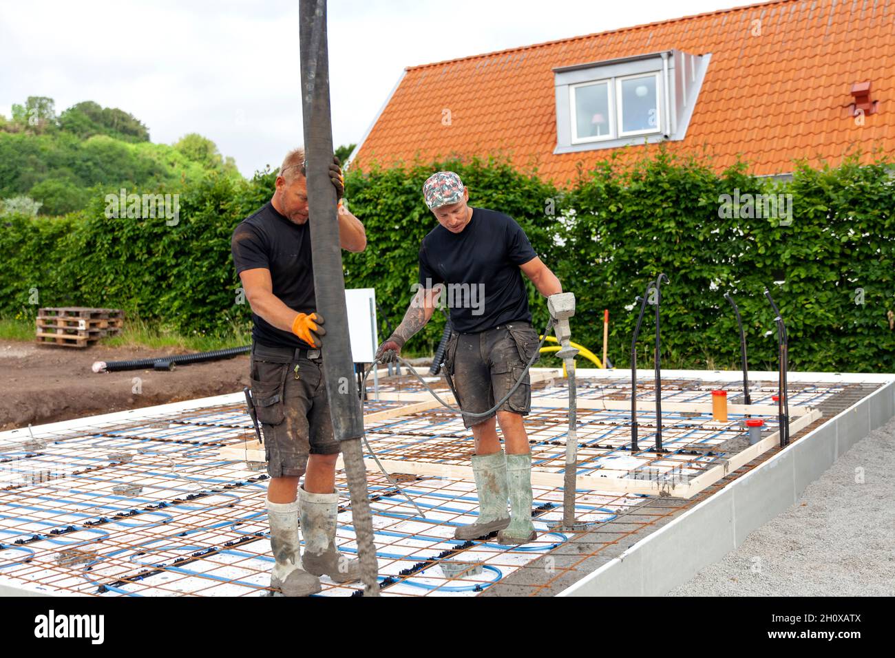 Construction workers standing foundation hi-res stock photography and ...