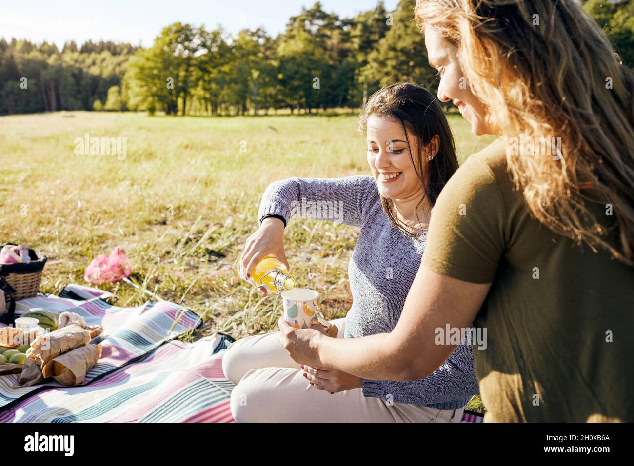 Women having picnic hi-res stock photography and images - Alamy
