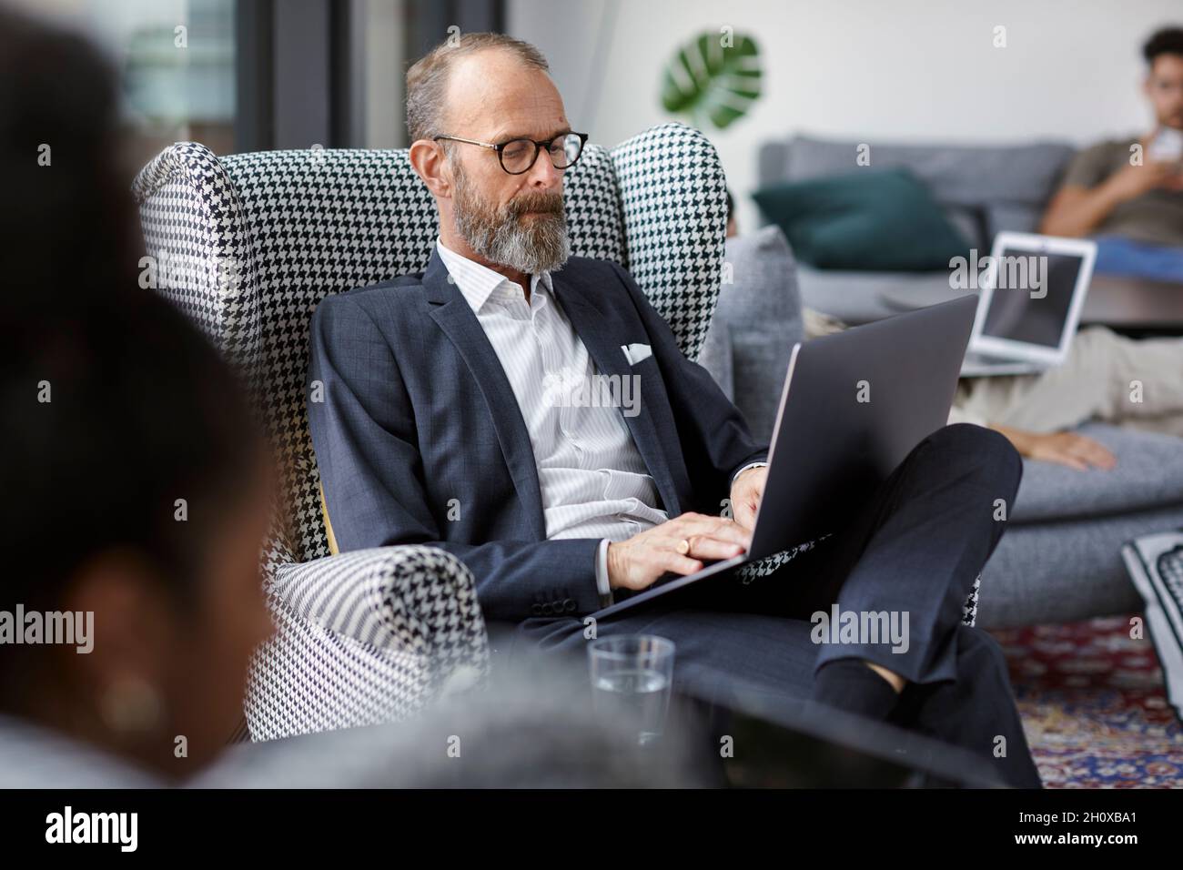 Business laptop user hi-res stock photography and images - Alamy