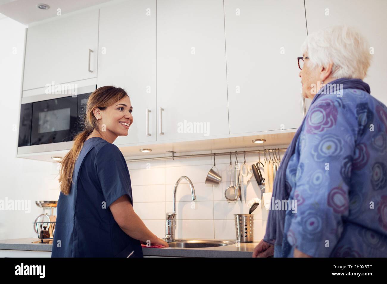 Helping elderly woman hi-res stock photography and images - Alamy