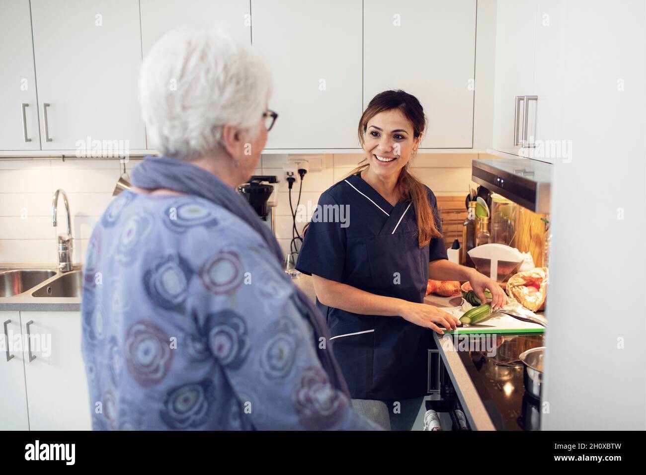 Helping elderly woman hi-res stock photography and images - Alamy