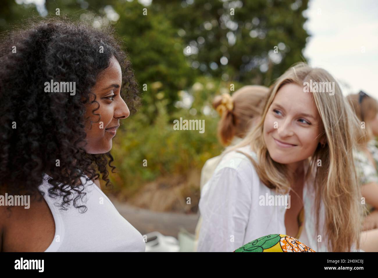 Friends resting hi-res stock photography and images - Alamy