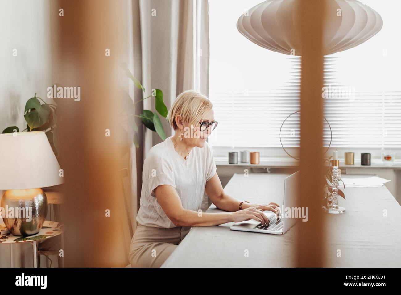 Laptop horizontal hi-res stock photography and images - Alamy