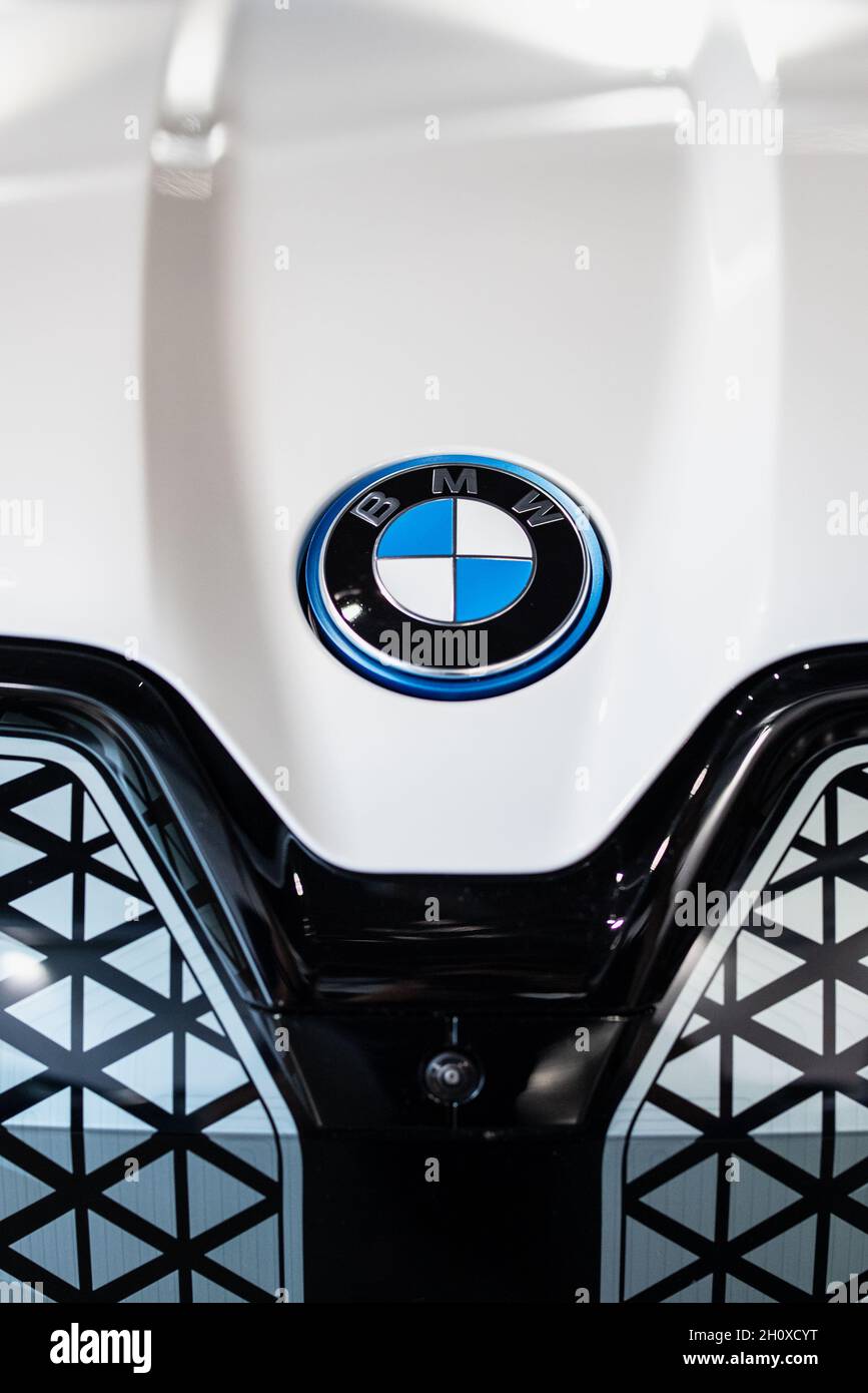 Garching, Germany. 29th Sep, 2021. The BMW manufacturer logo is seen on ...