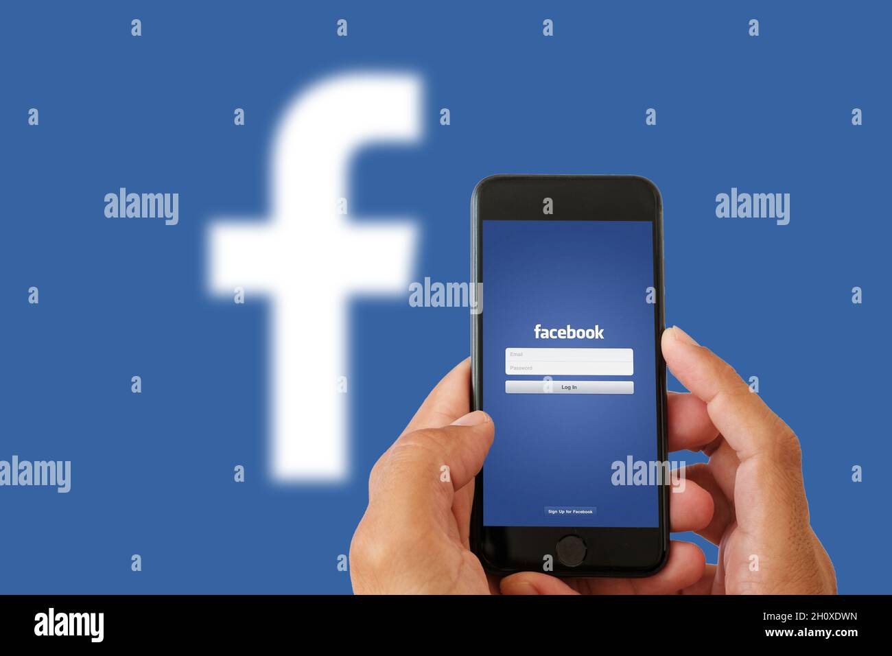 Facebook login page hi-res stock photography and images - Alamy