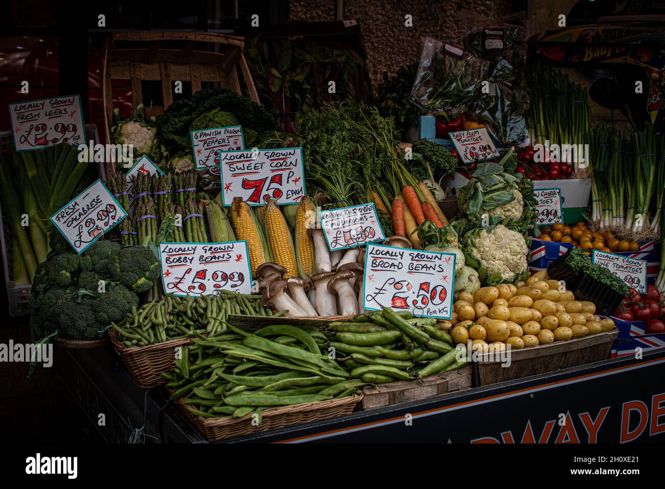 Traditional Vegetable Stall in a Cotswold village Stock Photo - Alamy