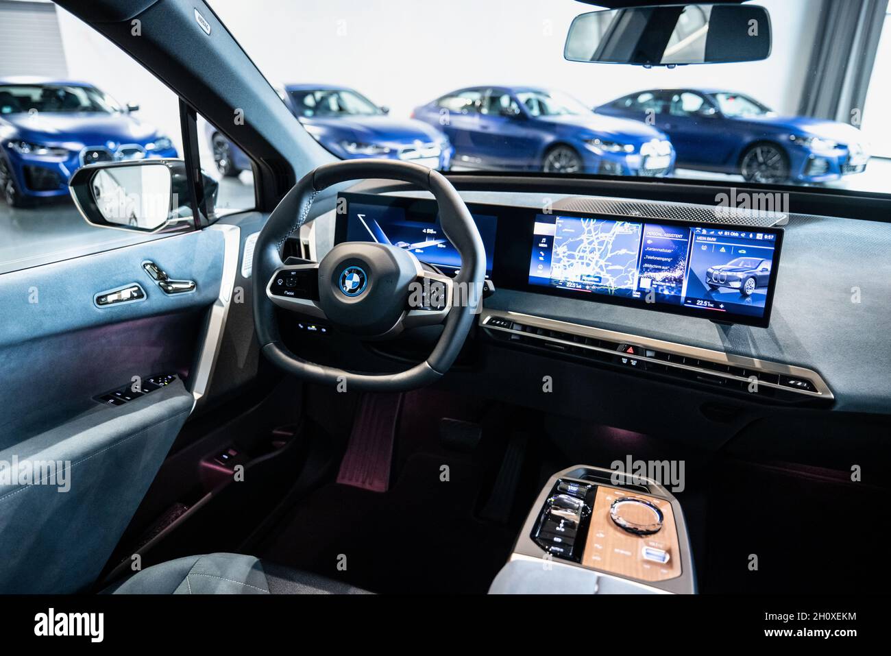 Garching, Germany. 29th Sep, 2021. The cockpit of a BMW iX with a ...