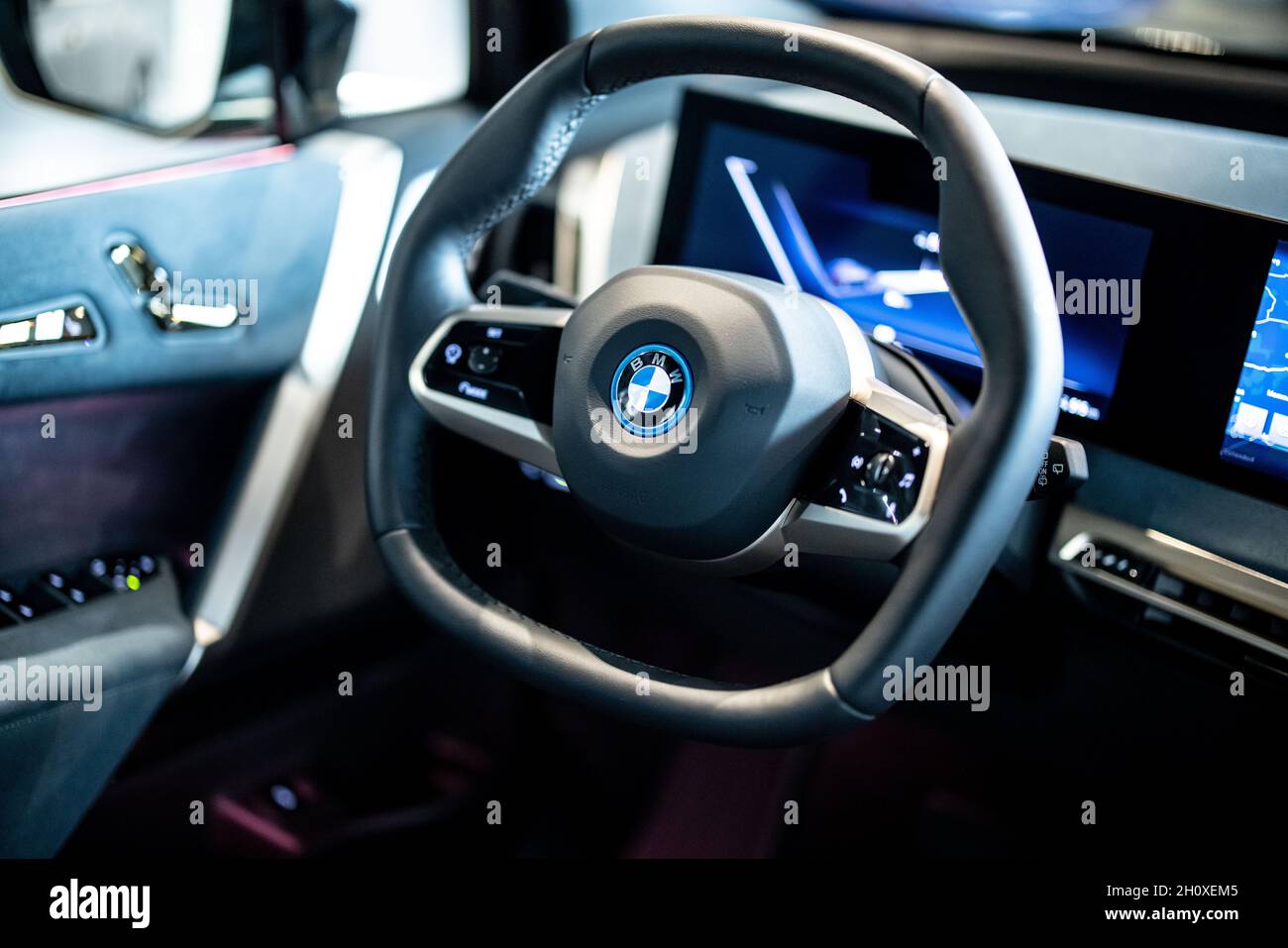 Garching, Germany. 29th Sep, 2021. The cockpit of a BMW iX with a ...