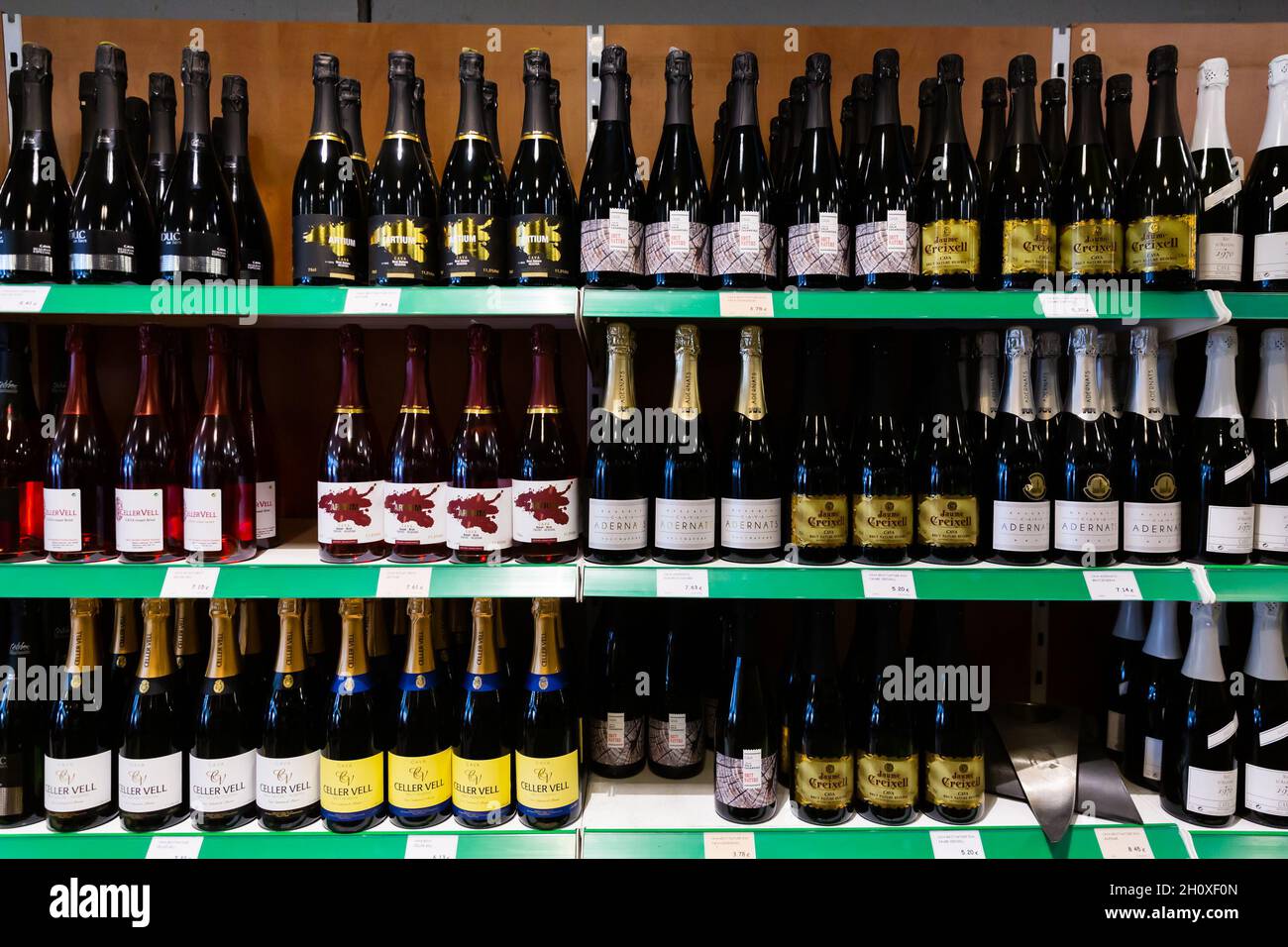Rows of bottles with traditional spanish sparkling wine cava Stock ...