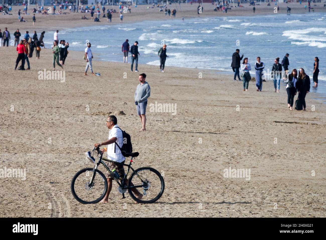 People on beach la beach hi-res stock photography and images - Alamy