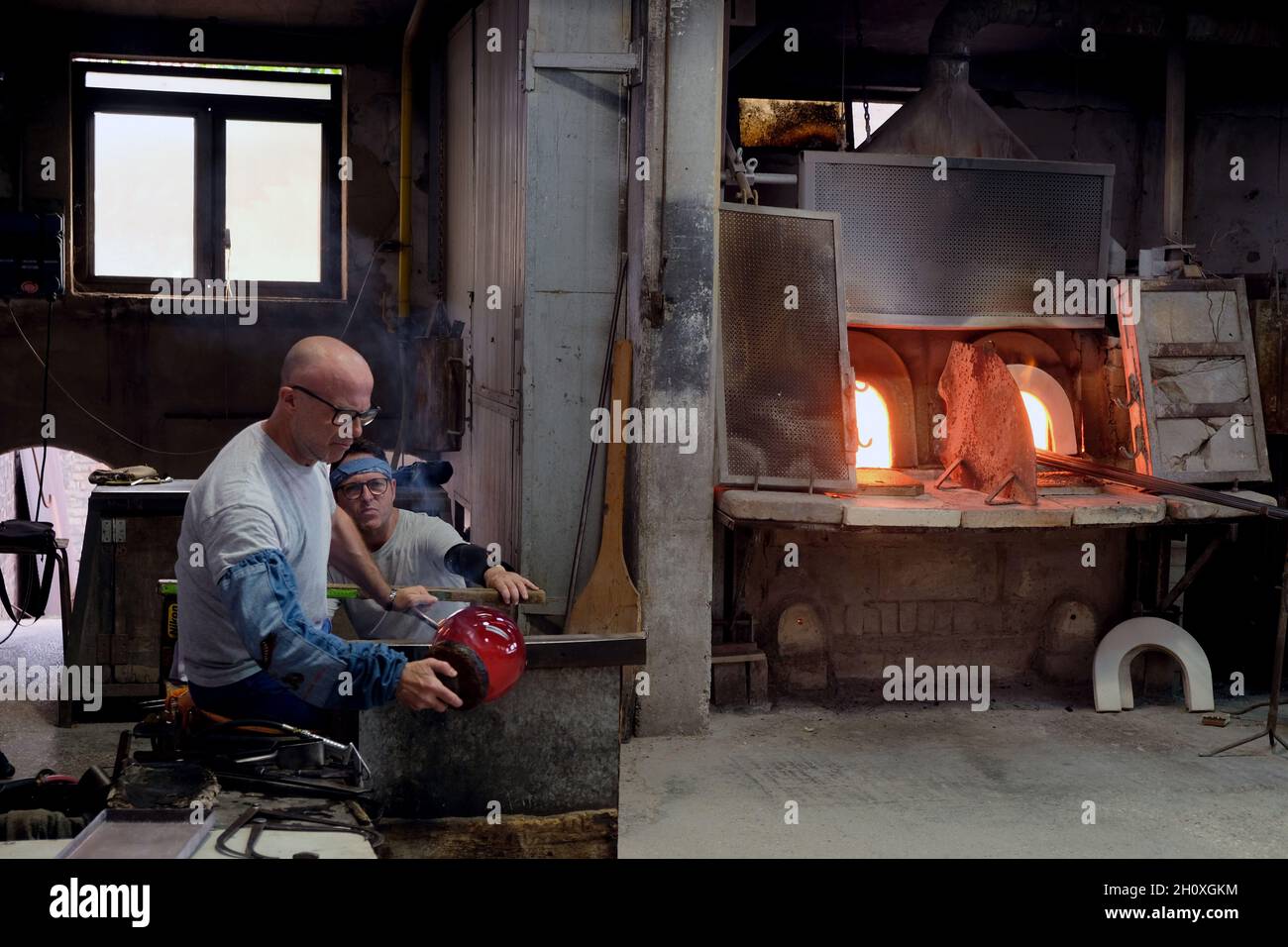 Inside the glass factories hi-res stock photography and images - Alamy