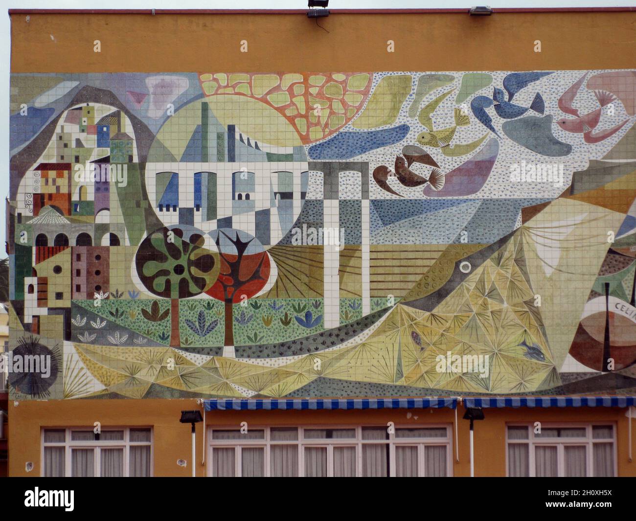 Peñiscola, Spain: abstract mural on a building wall Stock Photo - Alamy