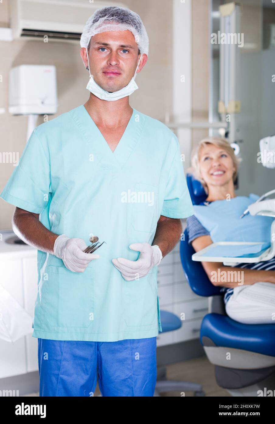 Portrait of dentist in dental clinic Stock Photo - Alamy