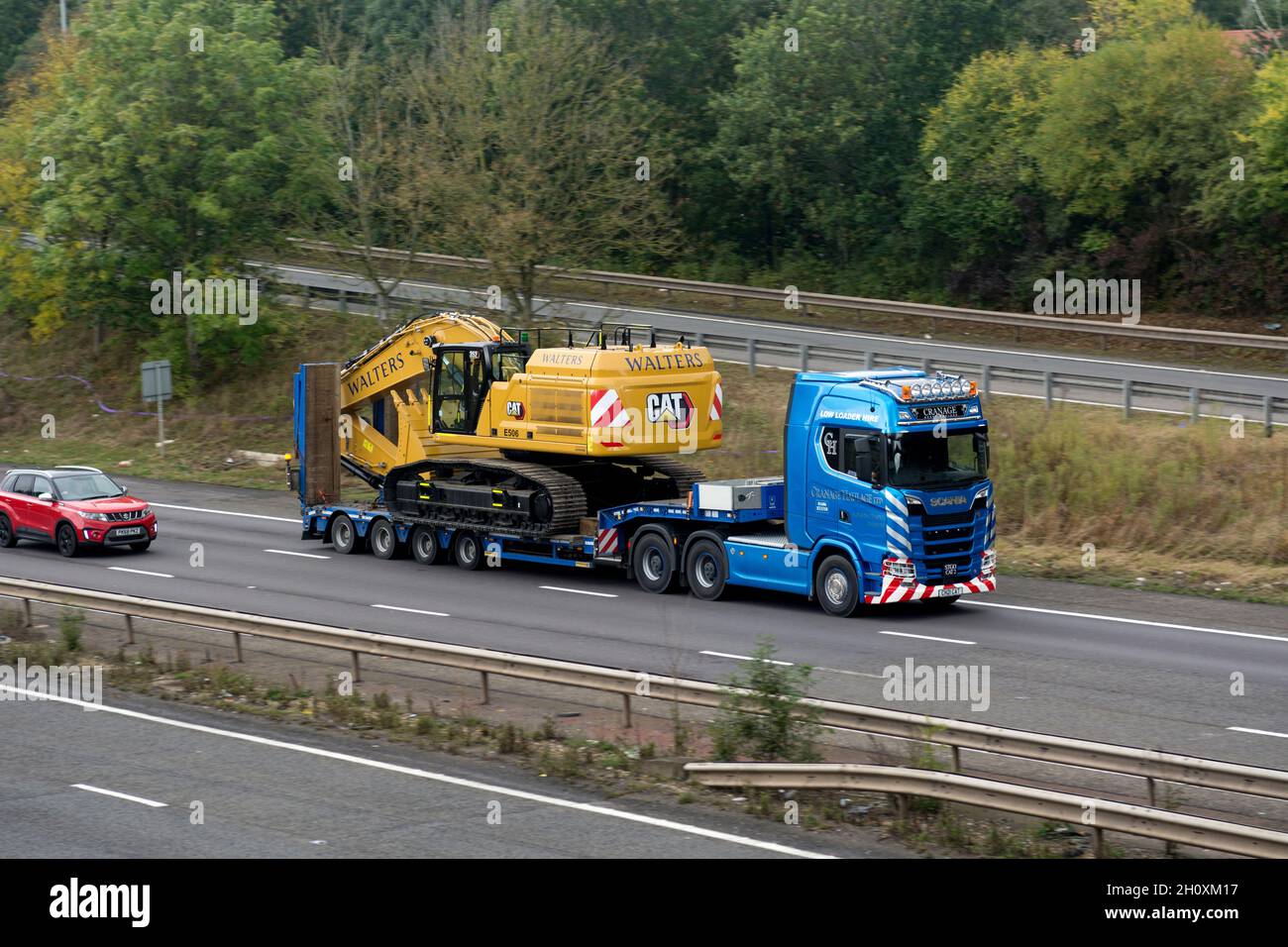 A Scania low-loader lorry on the M40 motorway, Warwickshire, UK Stock ...