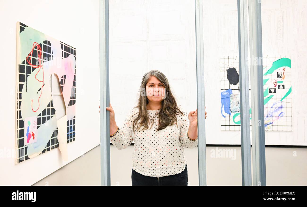 Melissa gordon liquid gestures hi-res stock photography and images - Alamy