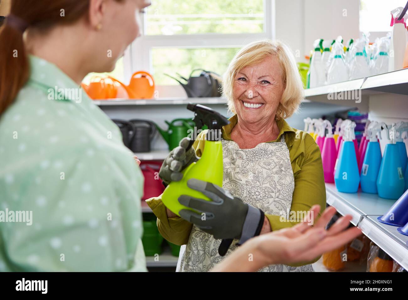 The customer receives advice when shopping in the hardware store or in ...