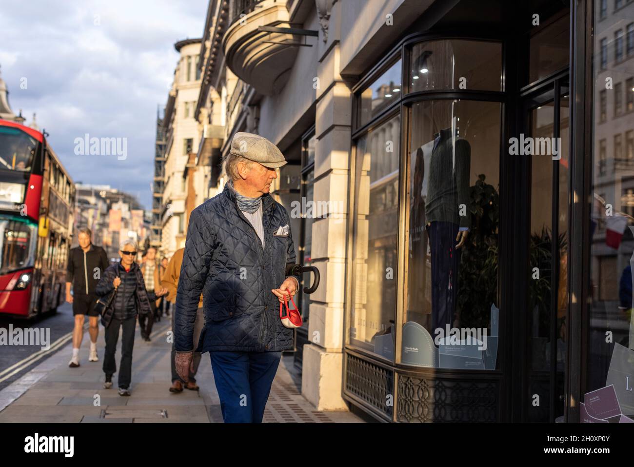 London is back to normal hi-res stock photography and images - Alamy