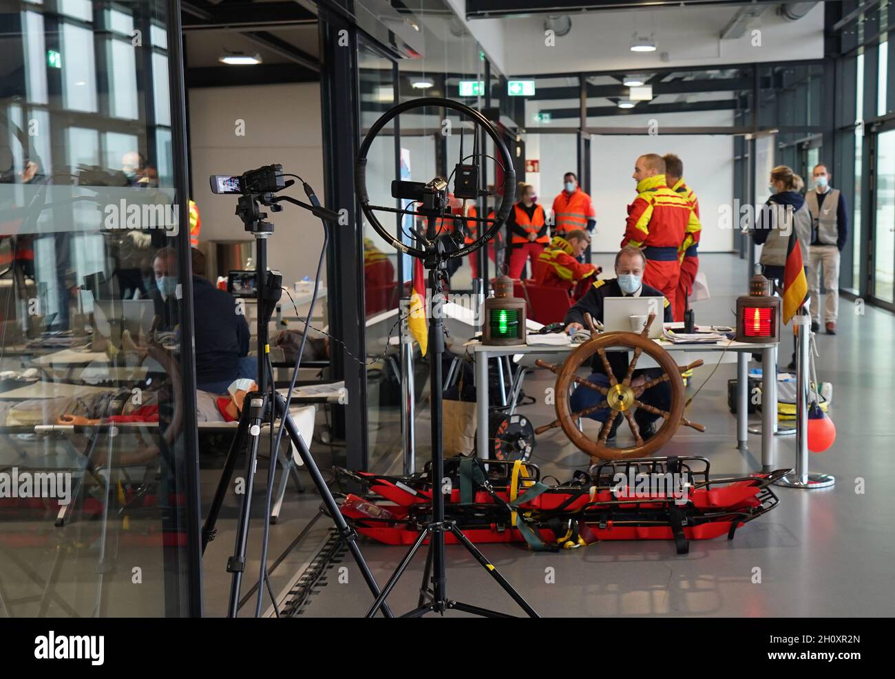 Large scale exercise 2021 hi-res stock photography and images - Alamy