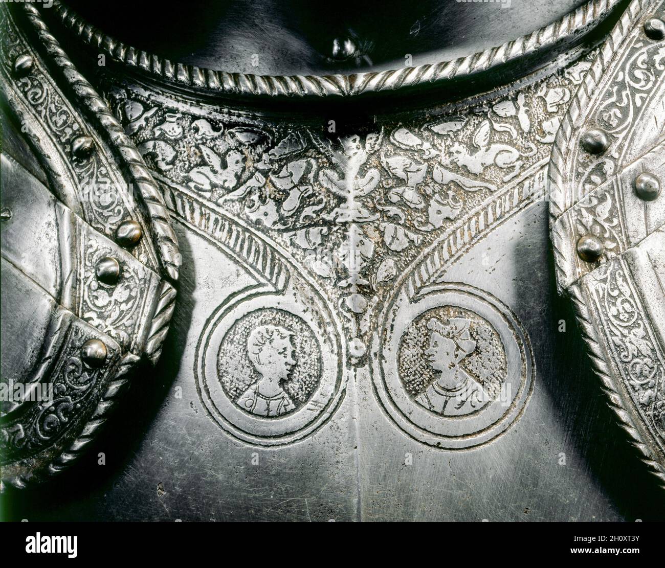Half suit of armor hi-res stock photography and images - Alamy