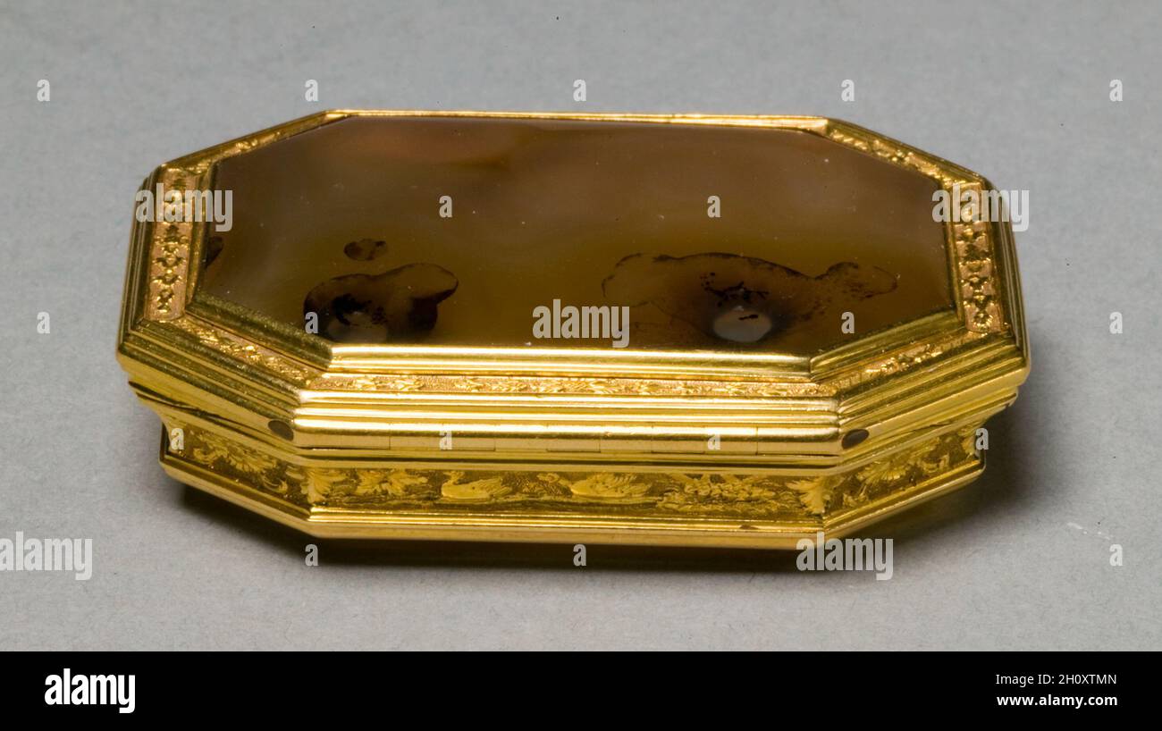 Snuff Box, c. 1730-40. England, early 18th century. Agate with gold ...