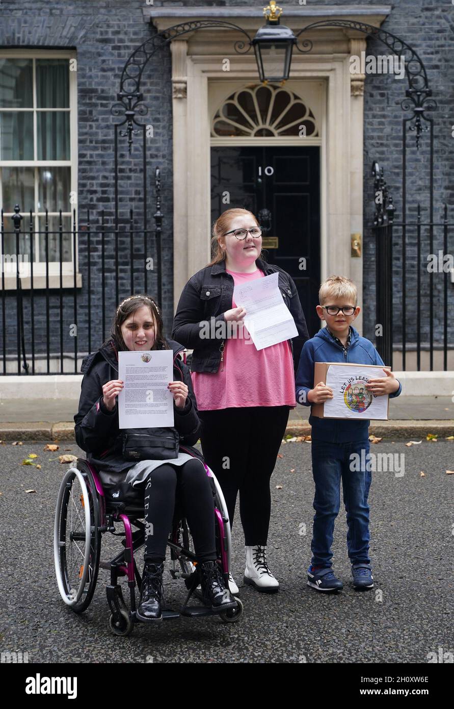 Disabled children and their families, (left to right) Amber Shaw, 17 ...