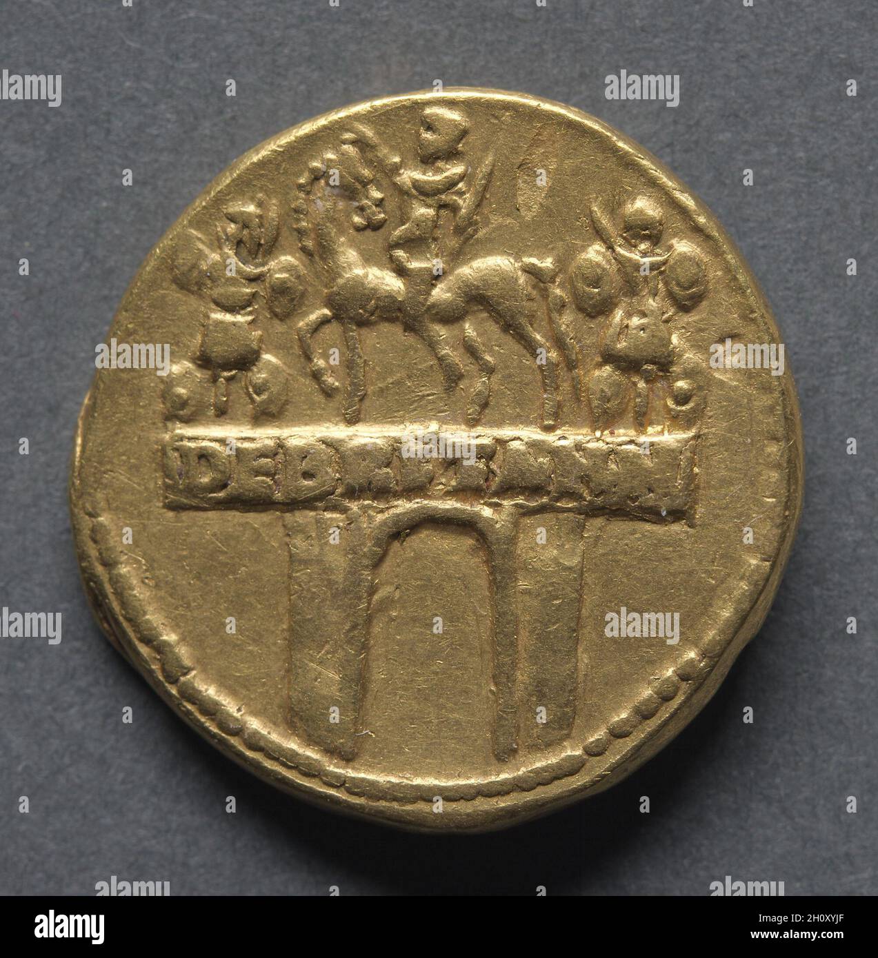 Aureus: Triumphal Arch with Equestrian Statue and Trophies (reverse ...