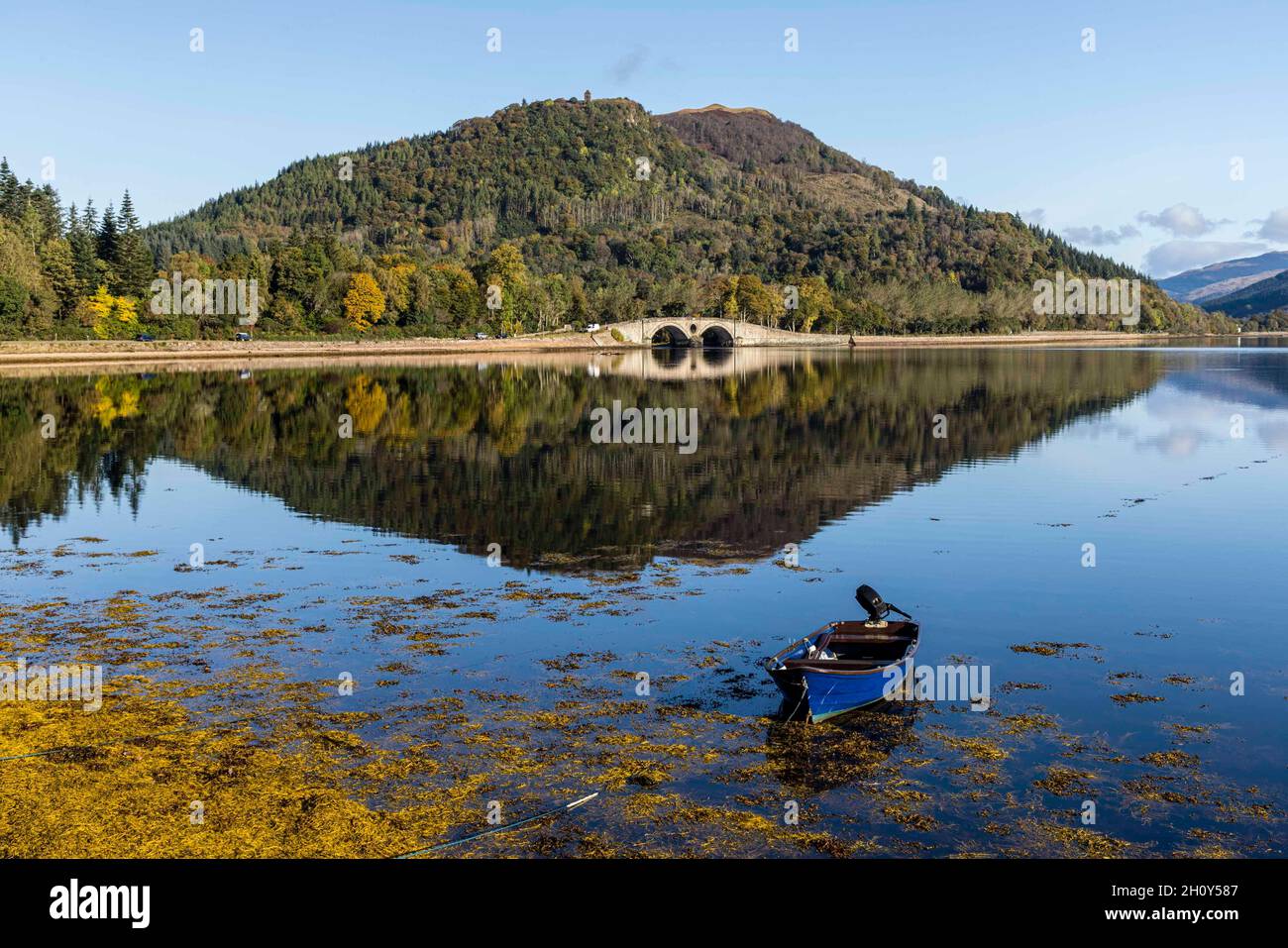 Inveraray, United Kingdom. 15th Oct, 2021. Pictured: Bright and sunny ...
