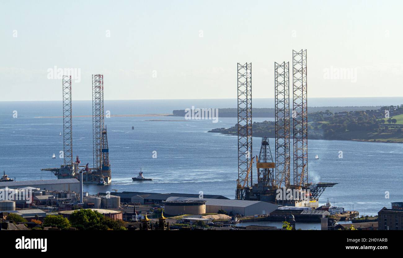 Oil rig in dundee docks hi-res stock photography and images - Alamy