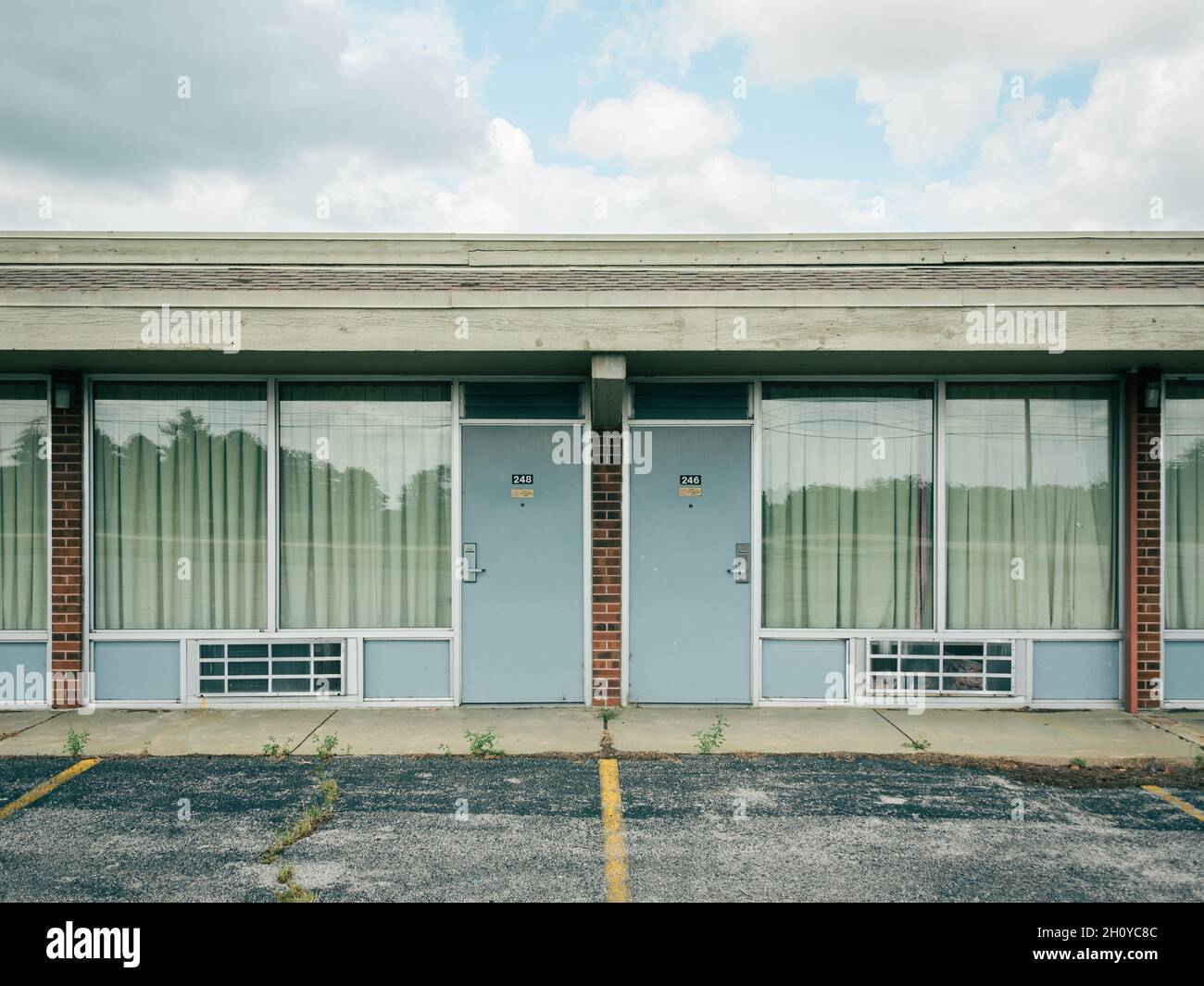 The abandoned Diamond Inn Motel, on Route 66 in Villa Ridge, Missouri ...