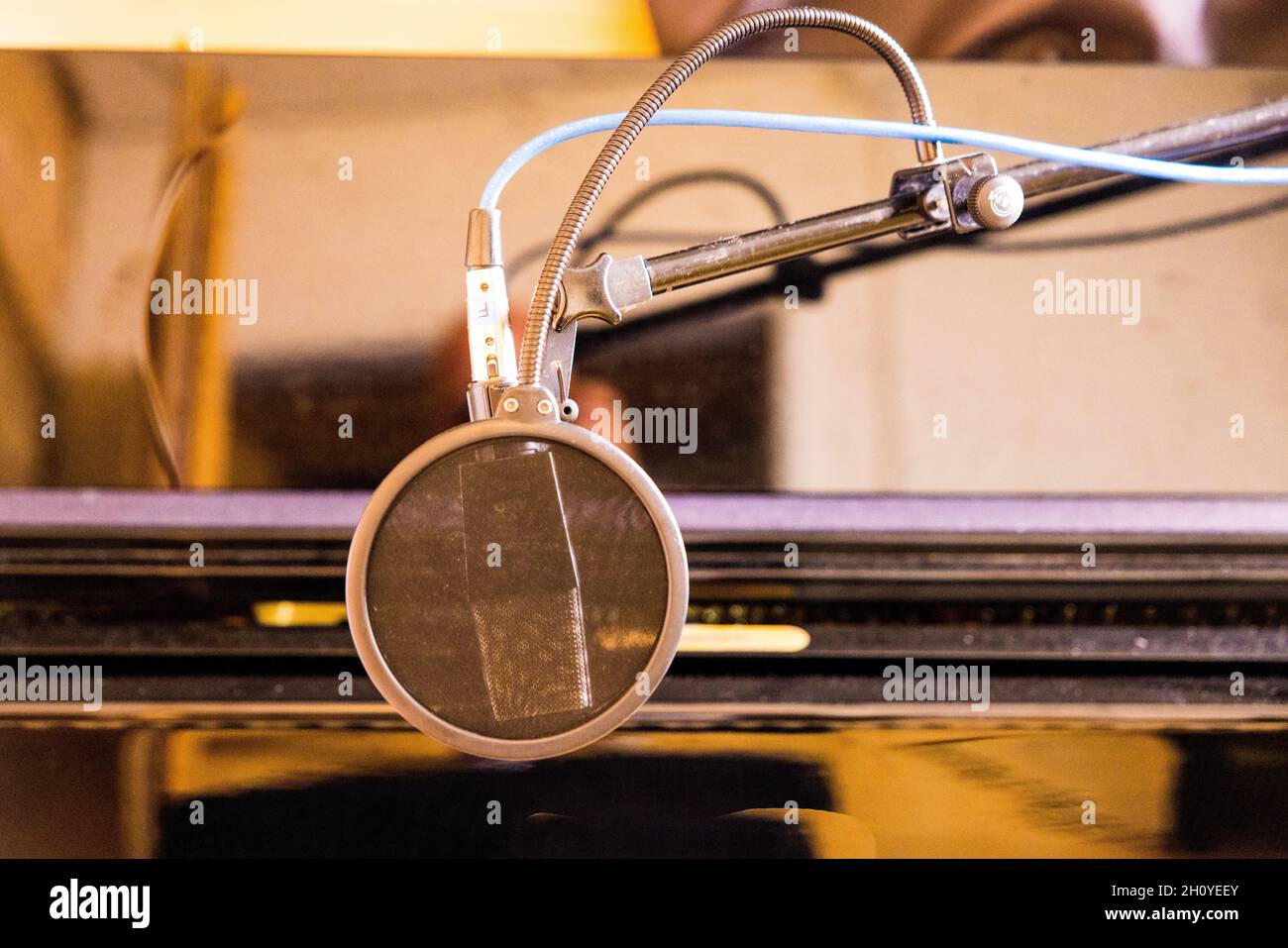 Selective focus of a pop filter and a microphone Stock Photo - Alamy